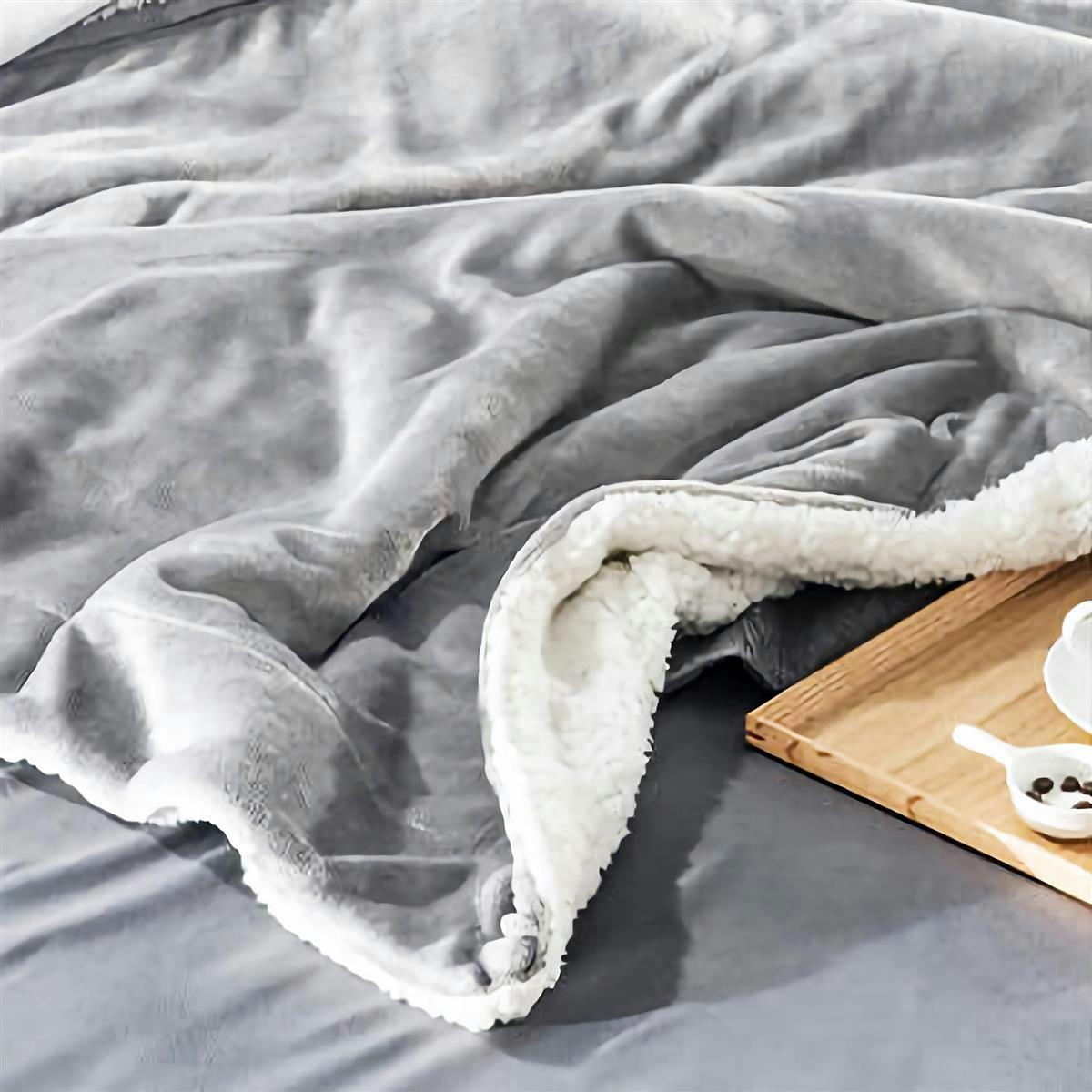 Intirilife Sherpa Decke Kuscheldecke in Grau - 200 x 150 cm - Flauschig ...