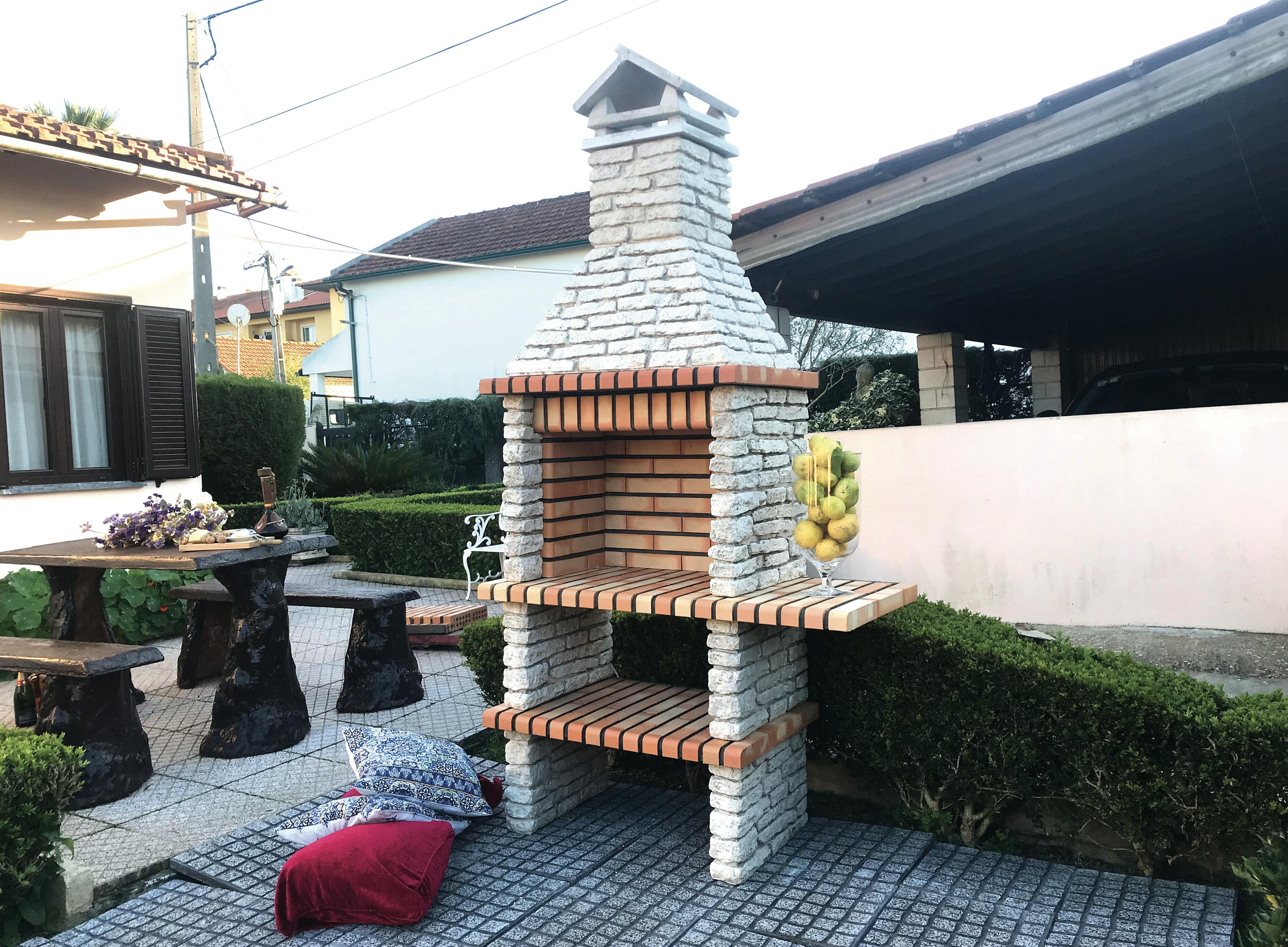 BARBECUE ROCK - Barbecue avec 1 étagère, en brique et ciment ...